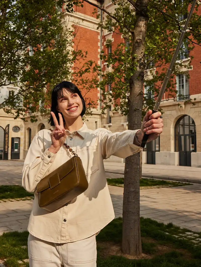 Amber - Gold metal chain with scale pattern - Shine. – Nat & Nin