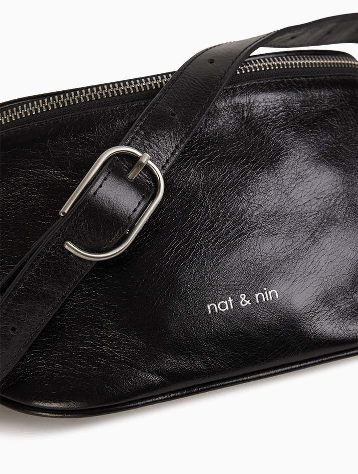 Tracy, notre première banane en cuir – nat & nin